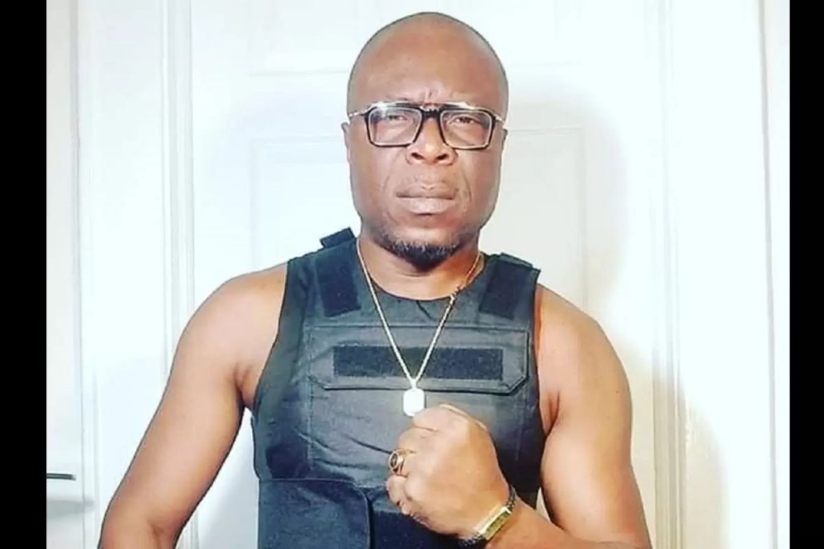 Bob Lee : Le blogueur ivoirien s'affiche à moitié nU dans le lit avec une femme, la toile en ...