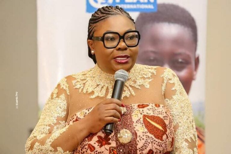 Kayi Dogbé : qui est réellement cette dame que tous les événements ...