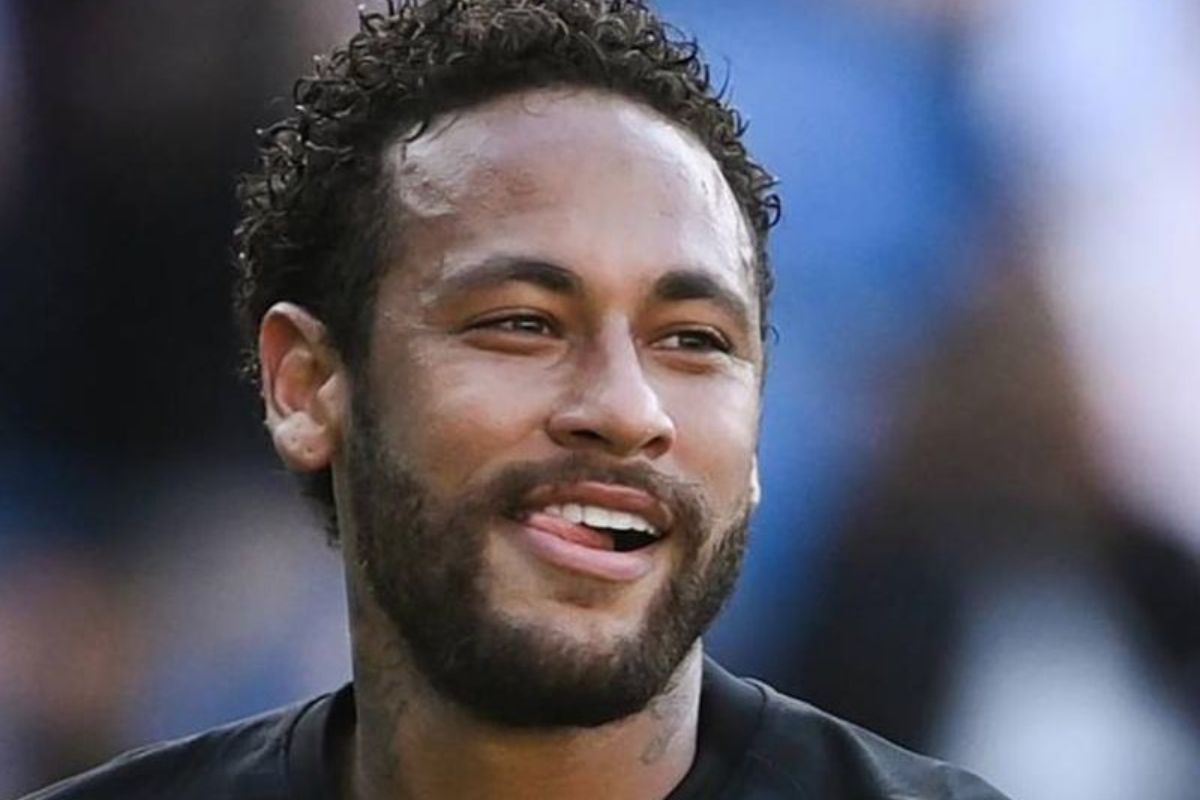 Neymar aperçu dans un McDonald's en compagnie de...(Photo)
