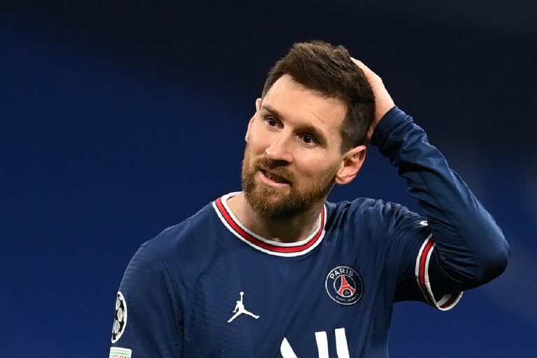 PSG-Bayern : cette image de Lionel Messi en train de ramper fait le ...