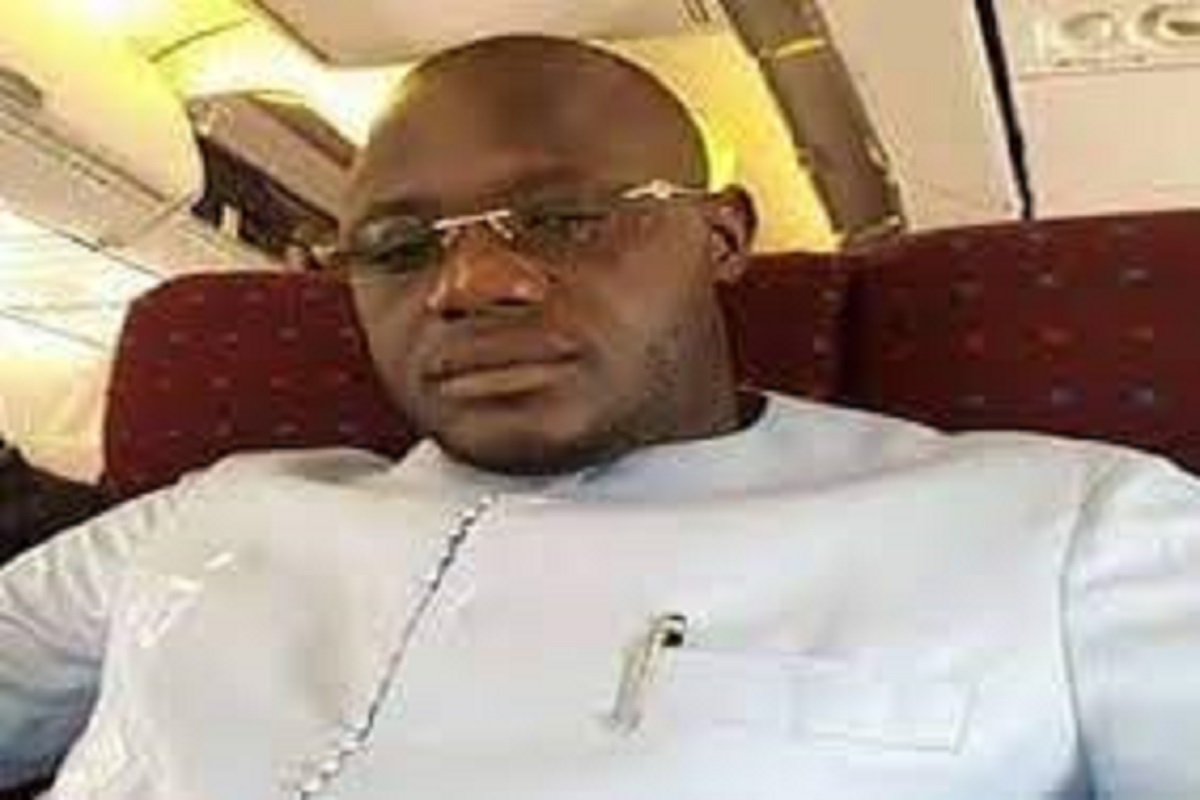 Le Roi 12 12 dévoile ses voitures de luxe ; les internautes choqués ...