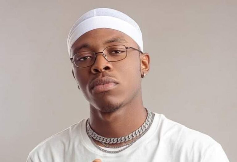 L'artiste togolais, Kiko, désormais produit par Booba ? Voici l'indice ...