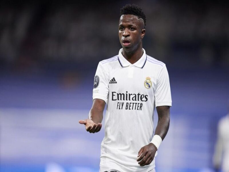 Victime de racisme lors d'un match, Vinicius Jr. quitte le terrain pour répondre aux supporters ...