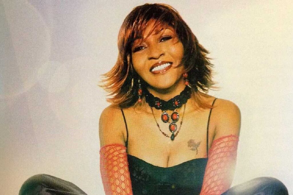 "Pierrette Adams est née avant nous, mais nous vieillissons avant elle ...