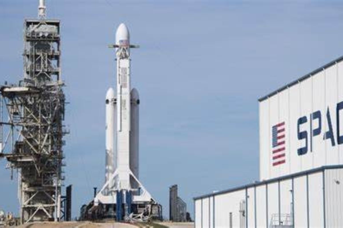 La plus grande fusée du monde s'envole vers Mars - YOP L-FRII