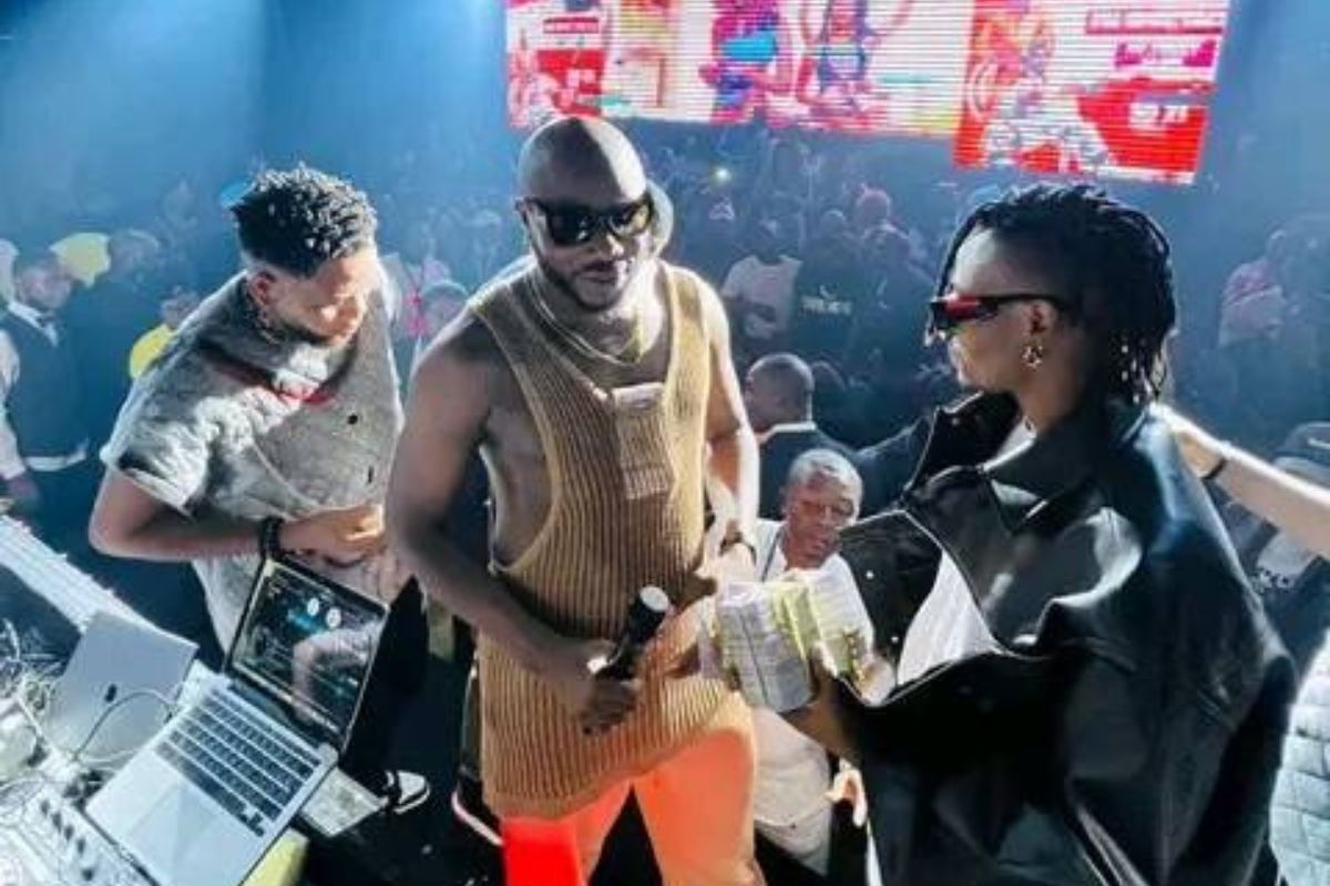 Un riche camerounais jette plusieurs millions de FCFA sur Masta Just ...