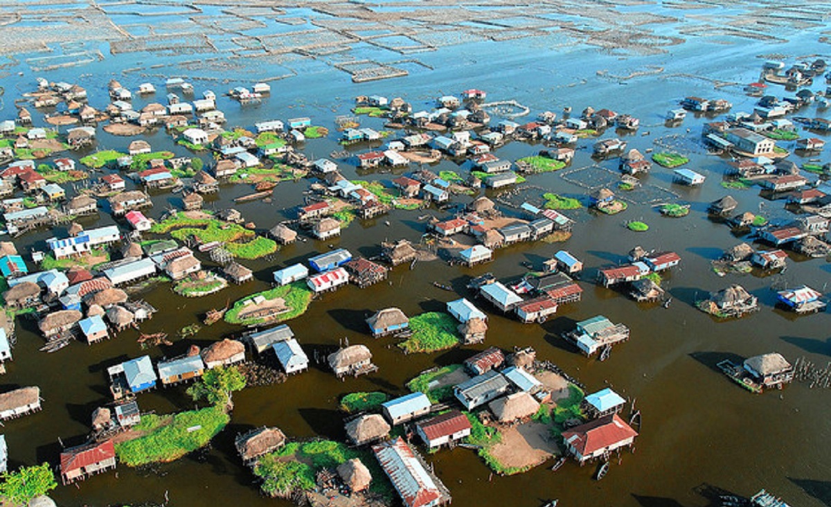 Bénin : à la découverte de Ganvié, un village construit sur l'eau - YOP ...