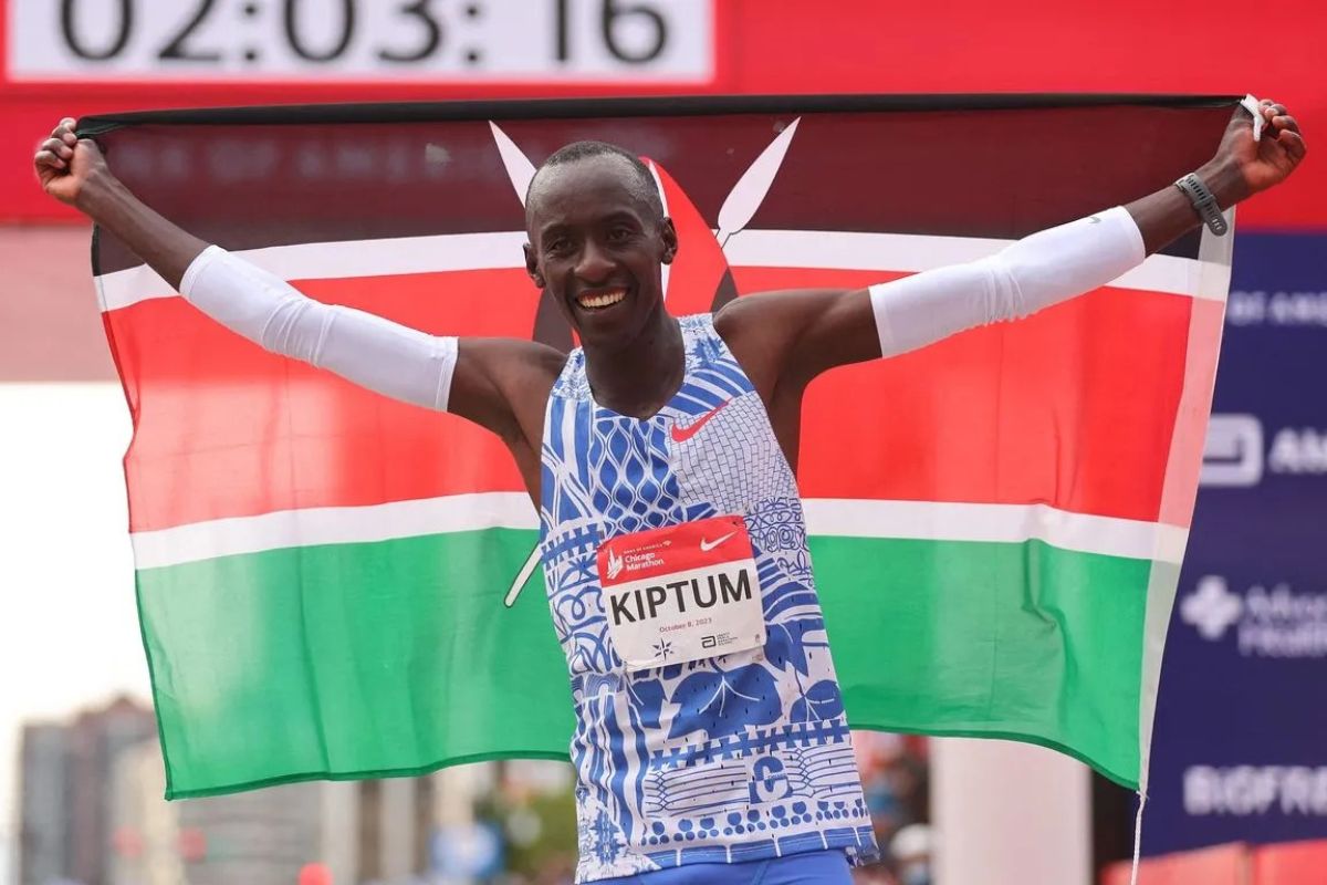 Marathon de 42 km : un Kenyan bat le record du monde