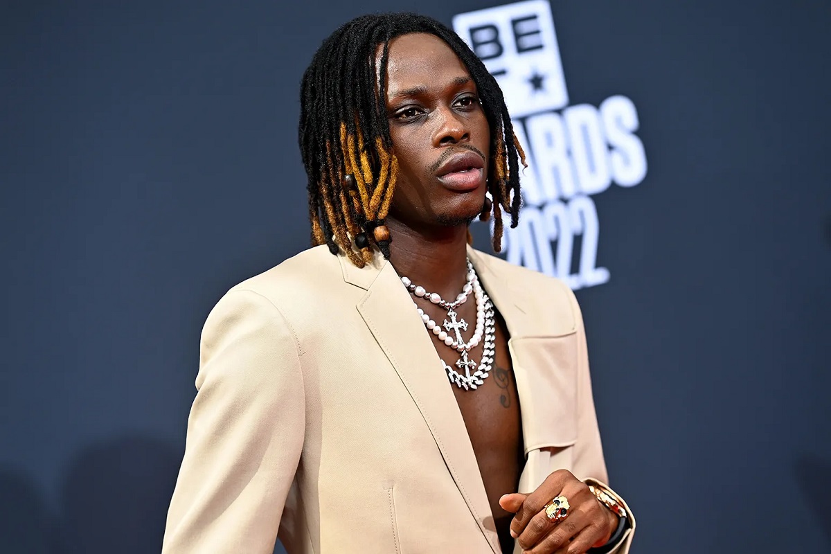 Fireboy raconte comment le fait d'être millionnaire l'a changé