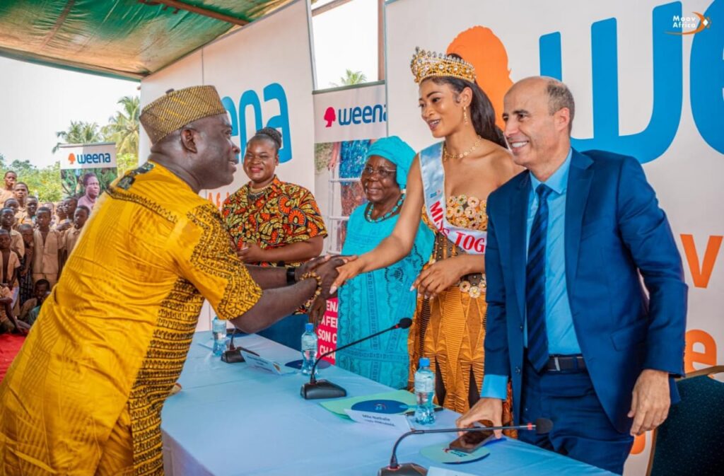 Weena : Moov Africa Togo pose la première pierre de la construction d ...