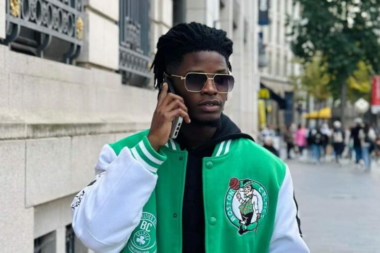 Santrinos Raphaël : la star empoche 100 millions de… - YOP L-FRII