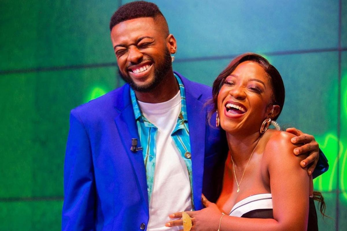 Côte d'Ivoire : John Jay lance des fleurs à Kévin Obin et Brasing Girl ...