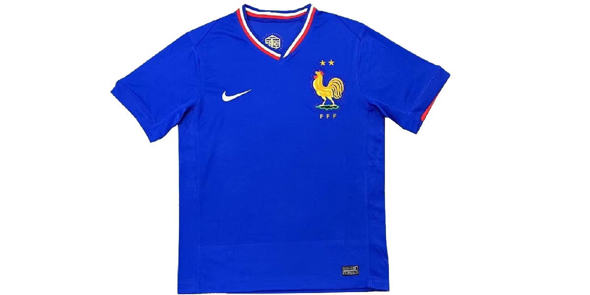 France : le nouveau maillot des Bleus fait polémique - YOP L-FRII