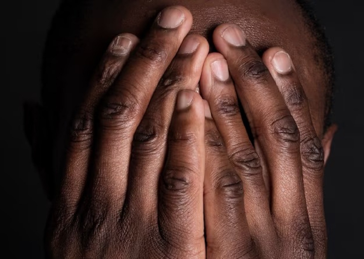 Un arnaqueur se confie : "Ma victime menace de me dénoncer si je ne l ...