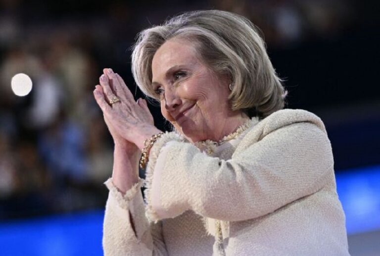 Hillary Clinton : "Il est temps pour Kamala Harris de briser..."