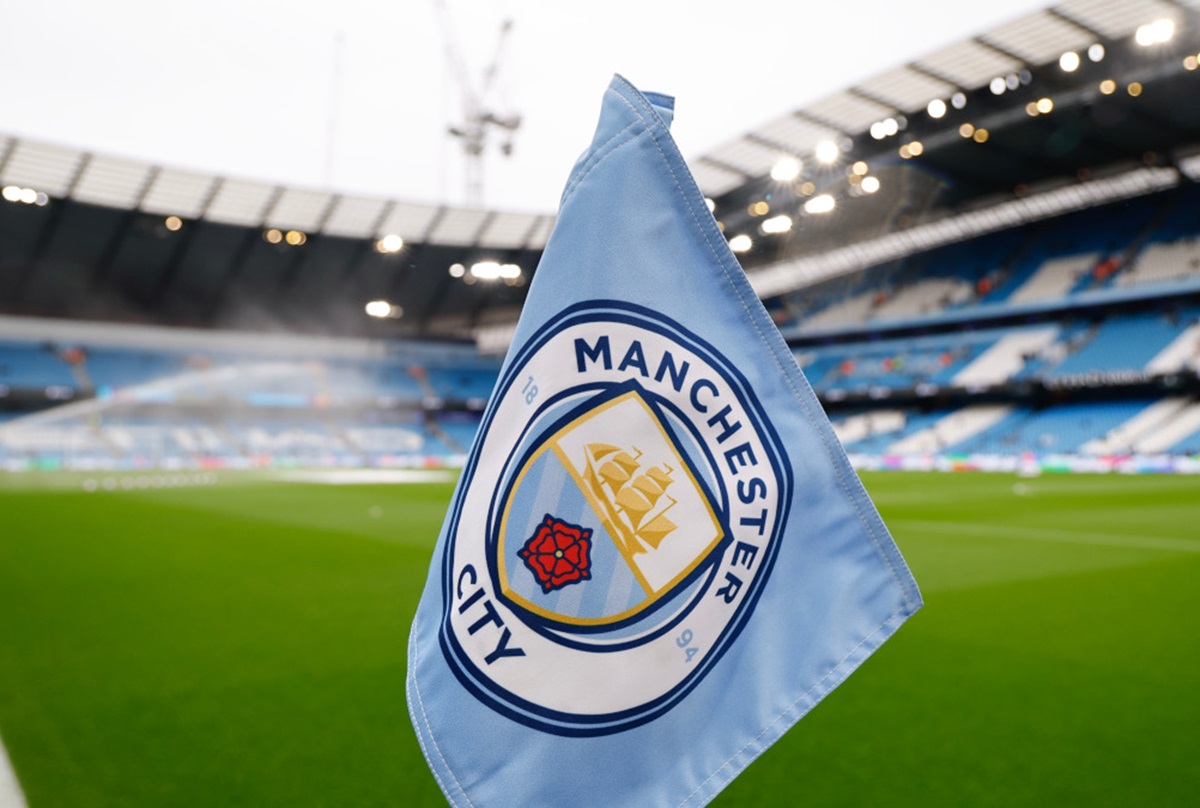 Manchester City tient sa recrue au milieu avec...